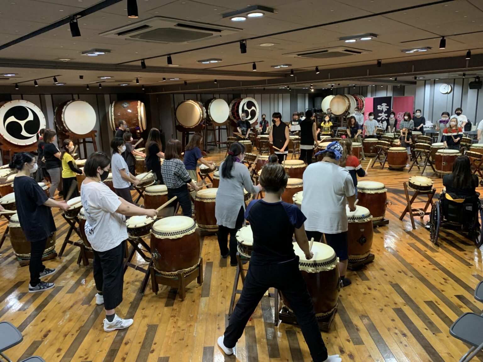 和楽器バンド黒流・和太鼓ワークショップ「聖なる打撃Night 2023〜イヴにどーん〜」 - 世界最大級の和太鼓教室 TAIKO-LAB